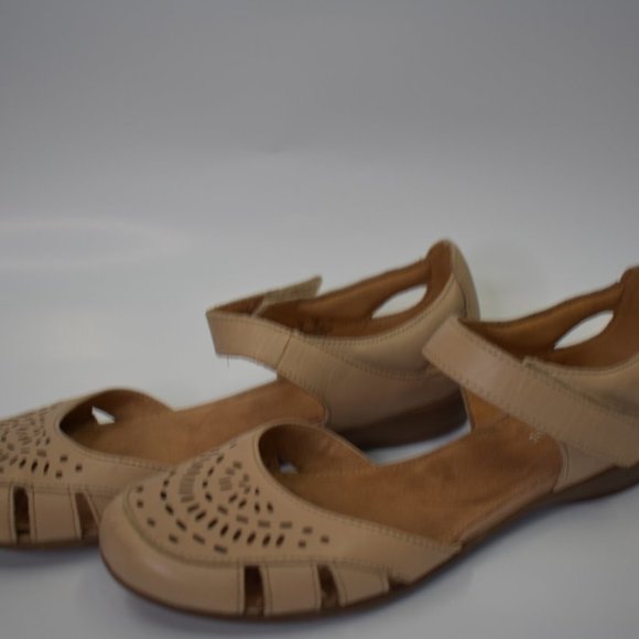 Naturalizer | Shoes | Naturalizer Womens Gail Flat Sandals Sz 8n | Poshmark